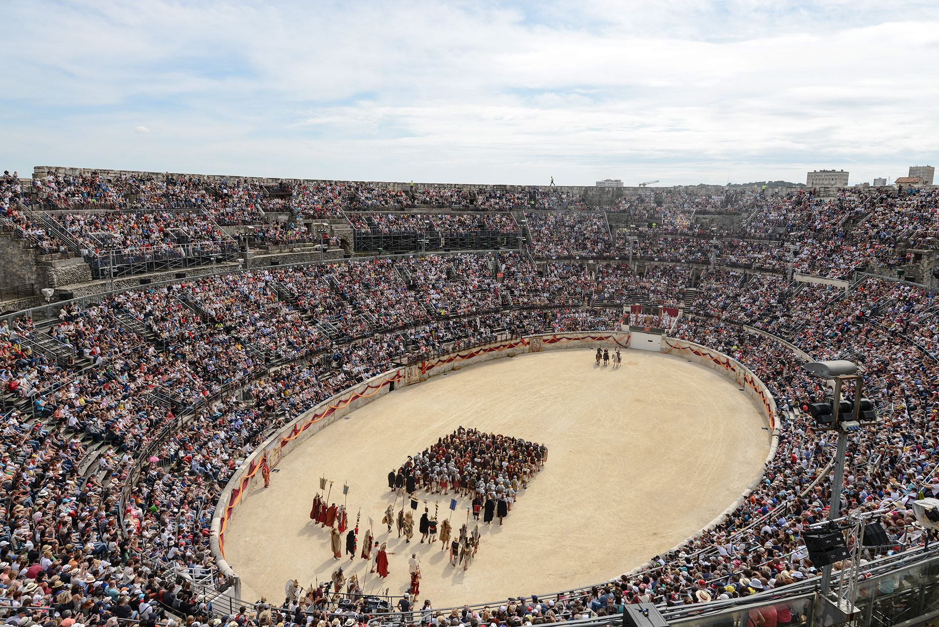 Arènes de Nîmes - Amphithéâtre romain dans le Gard en Provence